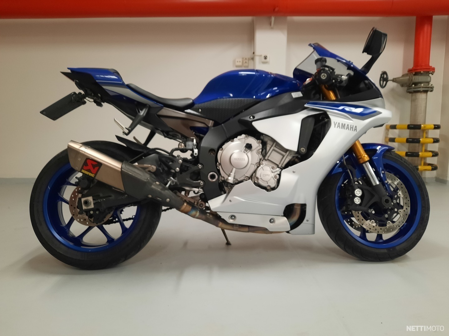 Yamaha YZF-R1 . - Akra, säädettävä alusta, kunnon tehopakkaus 1 000 cm³ ...