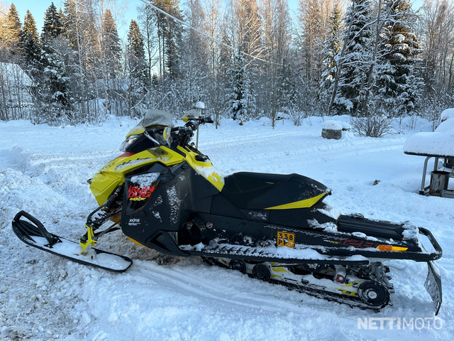 Ski-Doo MX Z X-RS E-TEC 800R Iron Dog 800 cm³ 2015 - Kuhmalahti ...