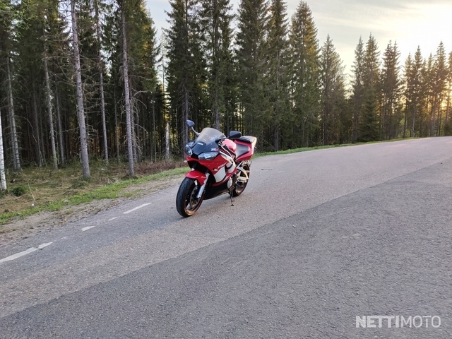 Yamaha YZF-R6 A2 600 cm³ 2002 - Oulu - Motorcycle - Nettimoto