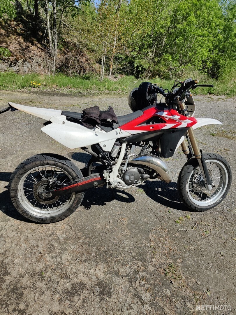 Husqvarna SM 125 cm³ 2011 - Lemu - Moottoripyörä - Nettimoto
