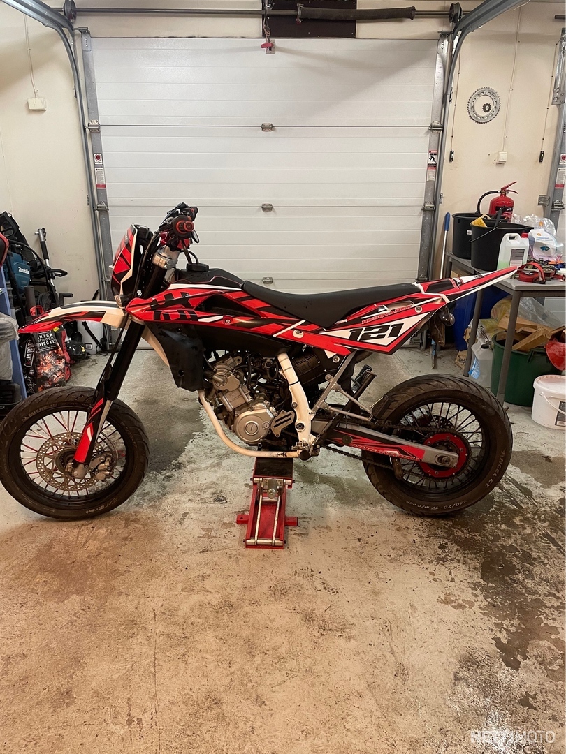 Husqvarna SMR 125 cm³ 2011 - Helsinki - Moottoripyörä - Nettimoto