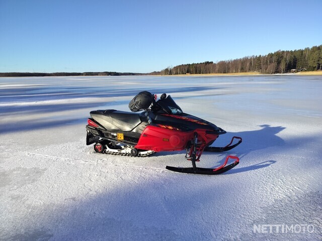 Yamaha RS Vector 1 000 cm³ 2010 - Uusikaupunki - Snow mobile - Nettimoto