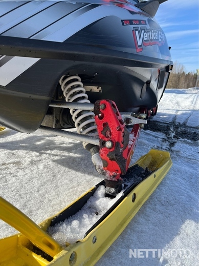 Polaris 550 RMK Vertical Edge 550 cm³ 2004 - Alavieska - Moottorikelkka ...