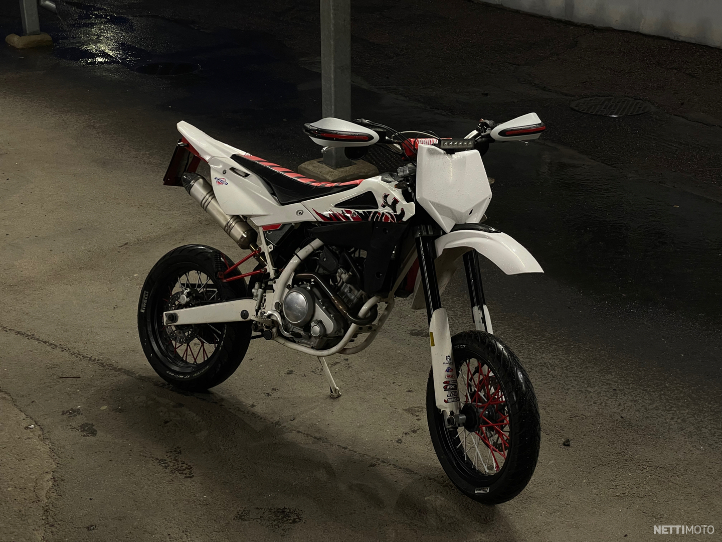 Husqvarna SMR 125 cm³ 2011 - Piikkiö - Moottoripyörä - Nettimoto