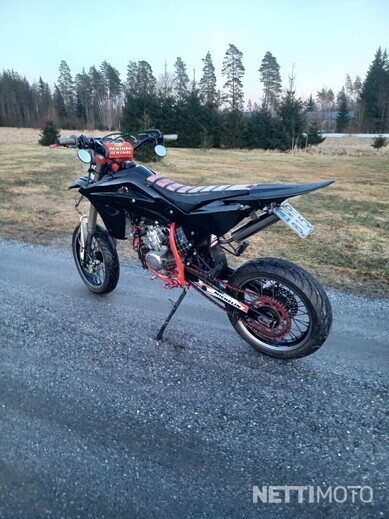 Husqvarna SM 125 125 cm³ 2008 - Turku - Moottoripyörä - Nettimoto
