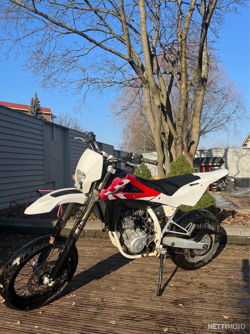 Husqvarna SMR SMR 125 125 cm³ 2011 - Turku - Moottoripyörä - Nettimoto