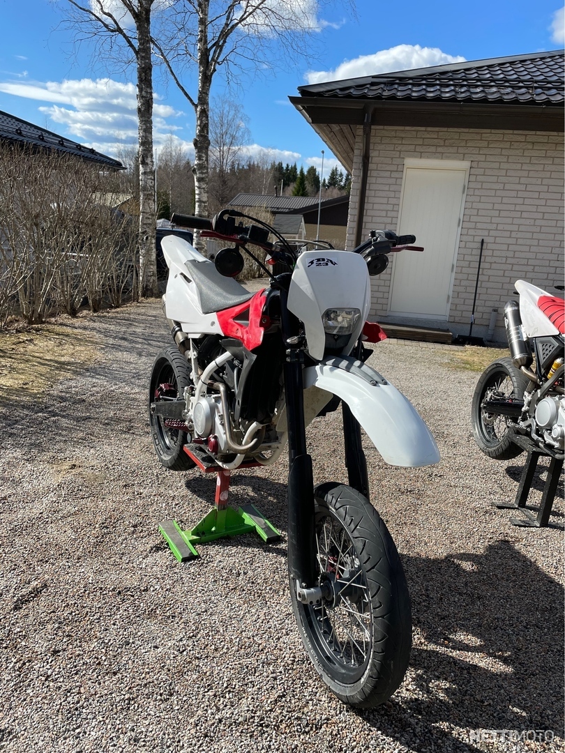 Husqvarna SMR 125 cm³ 2013 - Jyväskylä - Moottoripyörä - Nettimoto