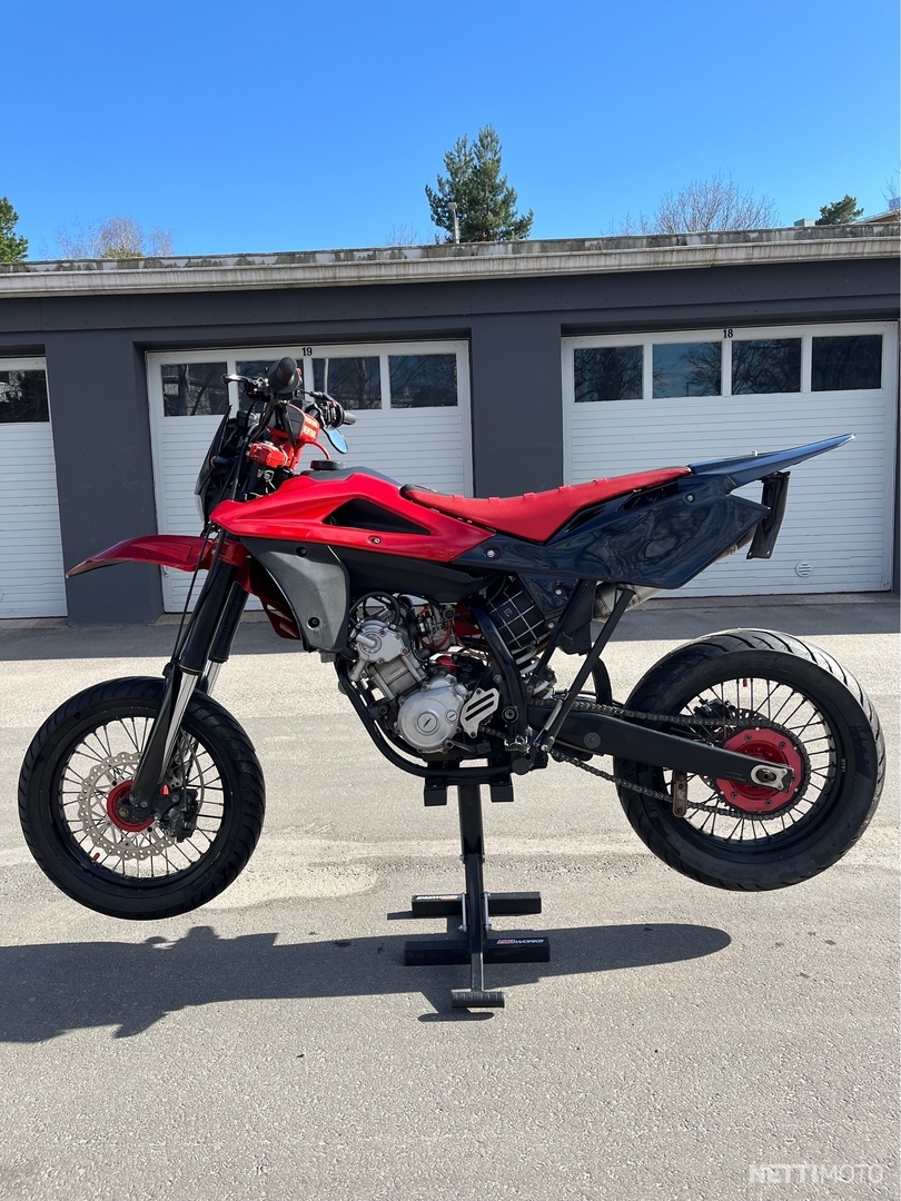 Husqvarna SMR 125 cm³ 2012 - Helsinki - Moottoripyörä - Nettimoto