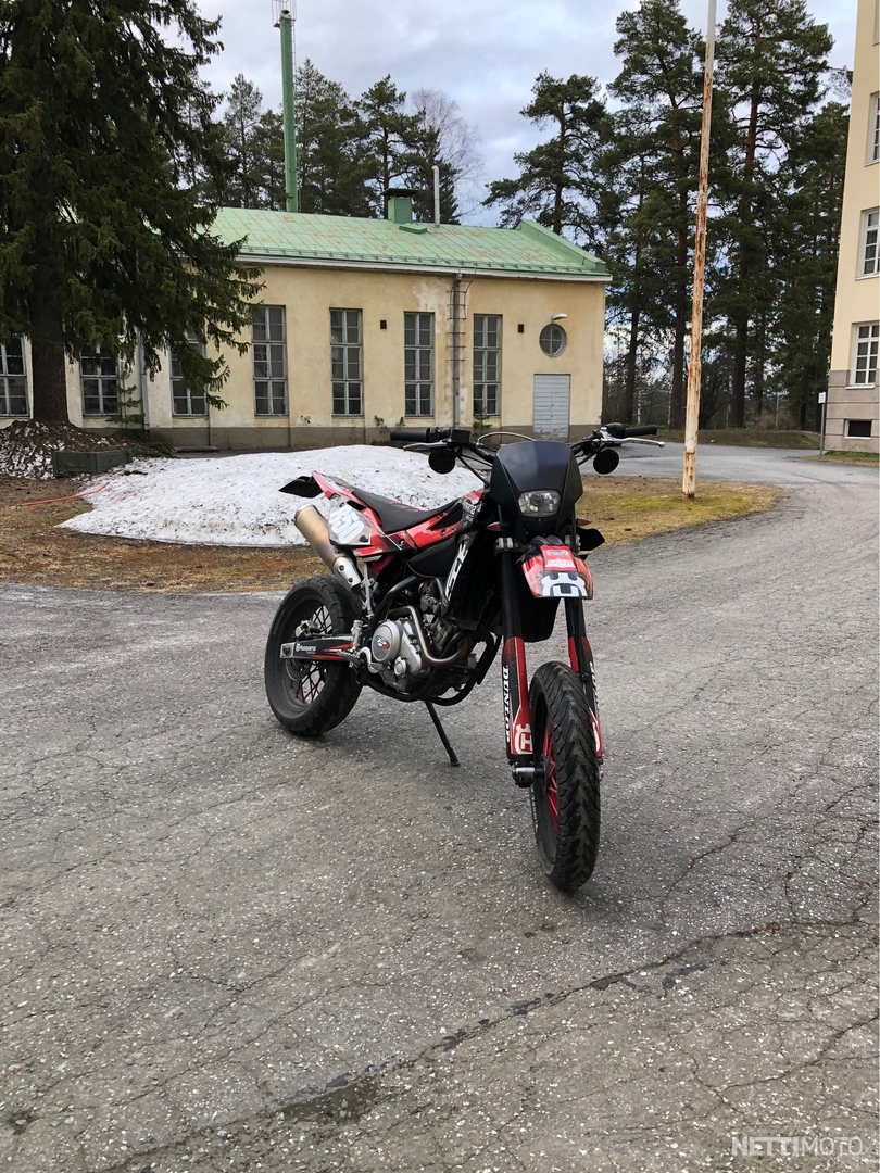 Husqvarna SMR 125 cm³ 2012 - Siilinjärvi - Moottoripyörä - Nettimoto