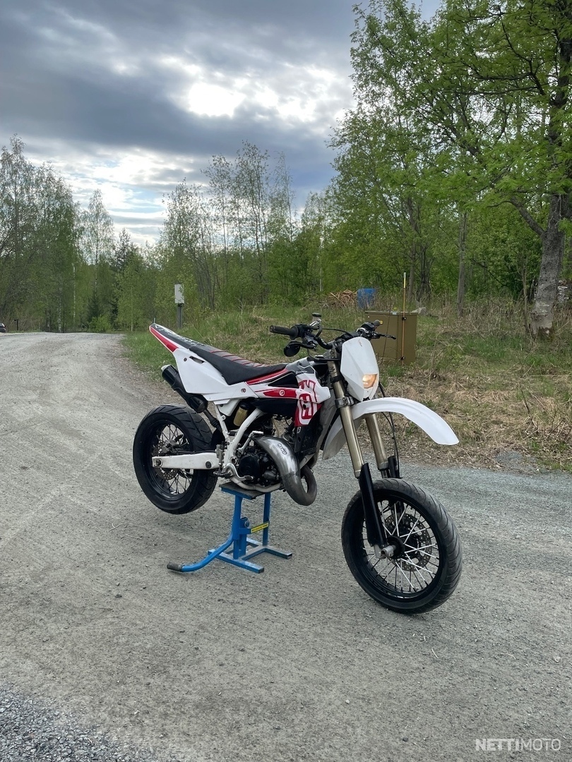 Husqvarna SM 125 cm³ 2008 - Siilinjärvi - Moottoripyörä - Nettimoto