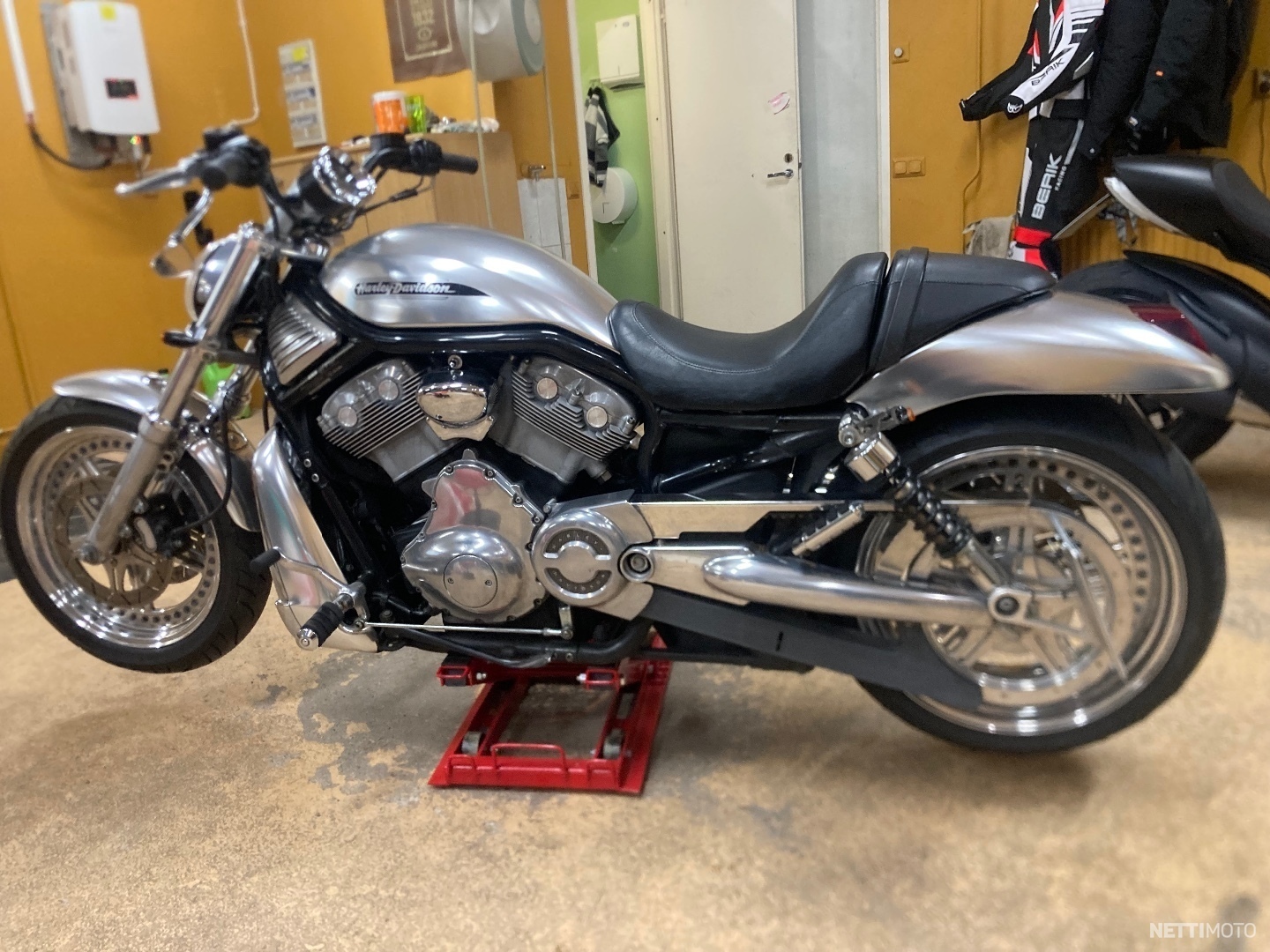 Harley-Davidson VRSC VRSCB V-rod 1 100 cm³ 2005 - Vahto - Moottoripyörä ...