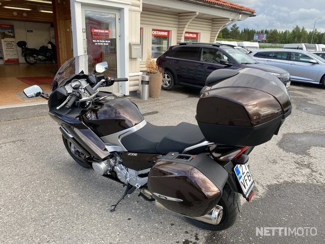 Yamaha FJR 1300 - 1. Omistajalta, vähän ajettu, laukut, navi, vakkari ...