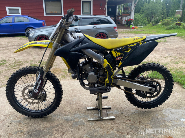 Suzuki RM 125 SUZUKI RM 125 RMZ -17vm RUNGOLLA JA ALUSTALLA 125 cm³ ...