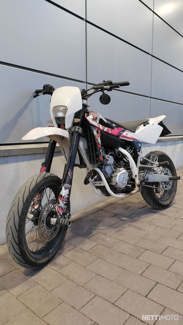 Husqvarna SMR 125 cm³ 2012 - Tampere - Moottoripyörä - Nettimoto