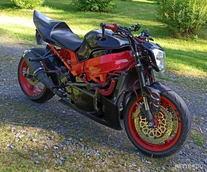 Honda CBR 900 RR Fireblade 950 cm³ 2001 - Jyväskylä - Moottoripyörä ...