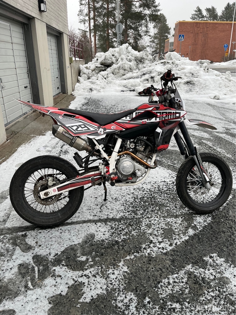 Husqvarna SMR 125 cm³ 2011 - Siilinjärvi - Moottoripyörä - Nettimoto